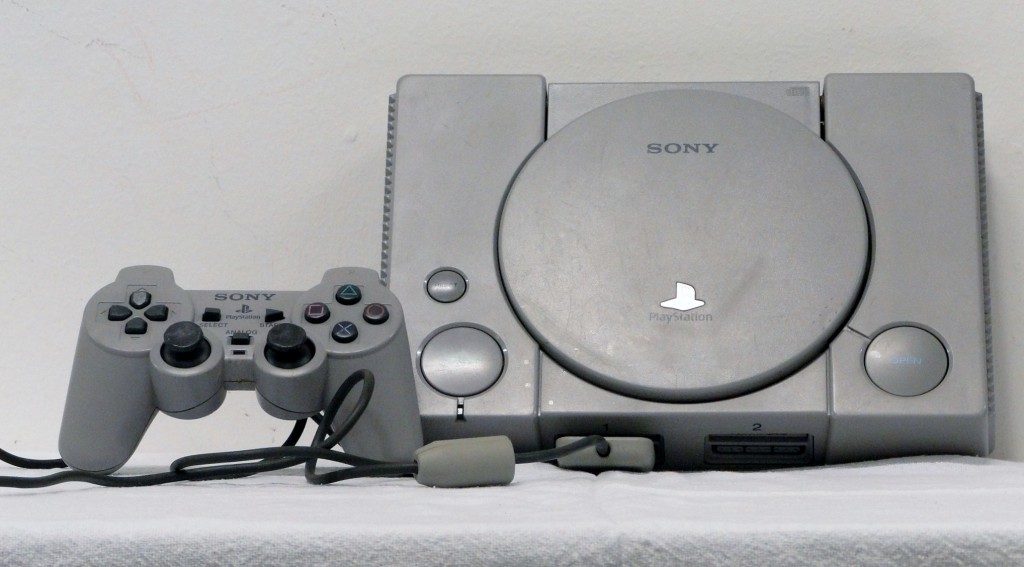 Vídeo game PlayStation (PSOne) – Museu de Tecnologia da Unoeste