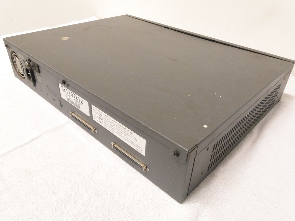 Hub Express 10/100 Stackable Hub – Museu de Tecnologia da Unoeste