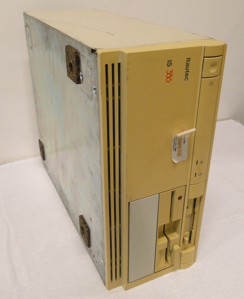 Computador Itautec IS 386 – Museu de Tecnologia da Unoeste