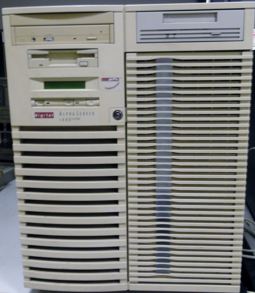 Computador Servidor AlphaServer 1000 – 4/200 – Museu de Tecnologia da ...