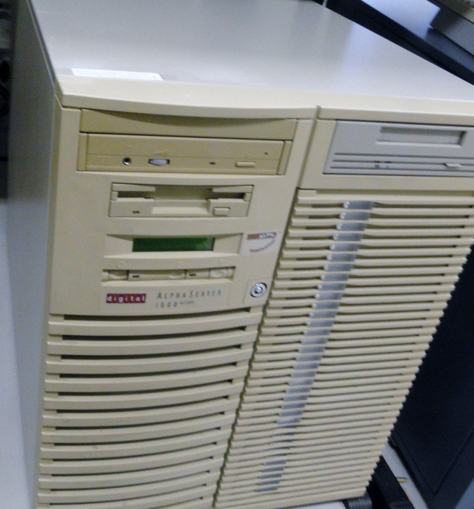 Computador Servidor AlphaServer 1000 – 4/200 – Museu de Tecnologia da Unoeste