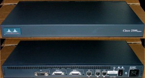 Roteador Cisco 2500 series – Museu de Tecnologia da Unoeste