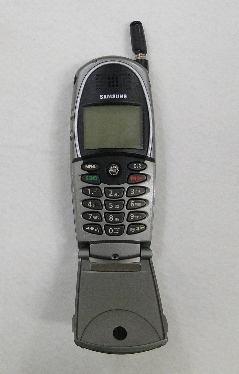 Celular Samsung SCH-N105 – Museu de Tecnologia da Unoeste
